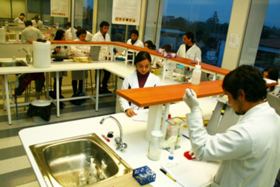 lab_quimica.png | Facultad de Química y Biología